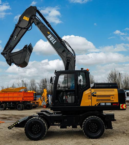 Колёсный экскаватор BULL EW180‑PLUS
