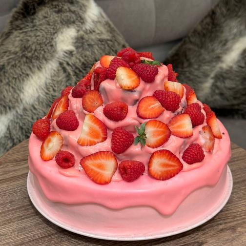 Raspberry Whoopie cake