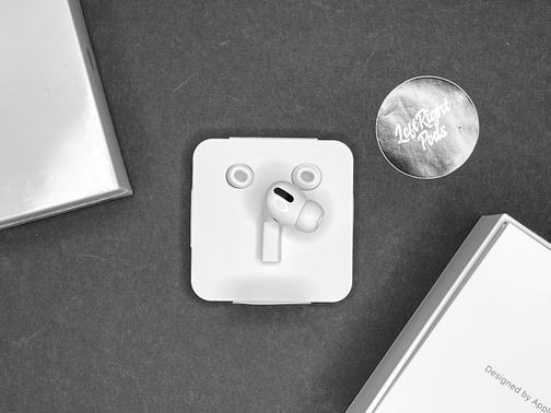 Левый наушник AirPods Pro